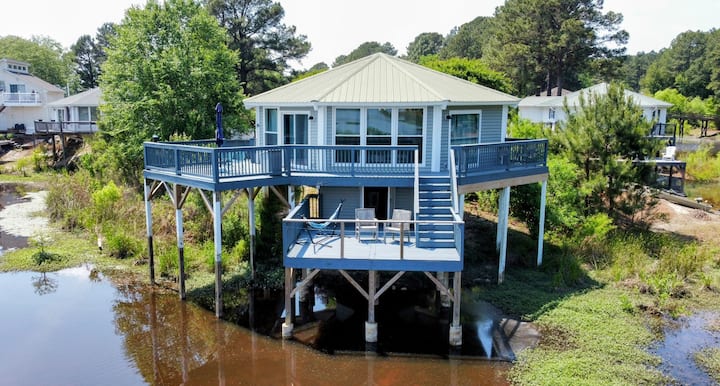 Cozy Cottage On The Water - North Carolina