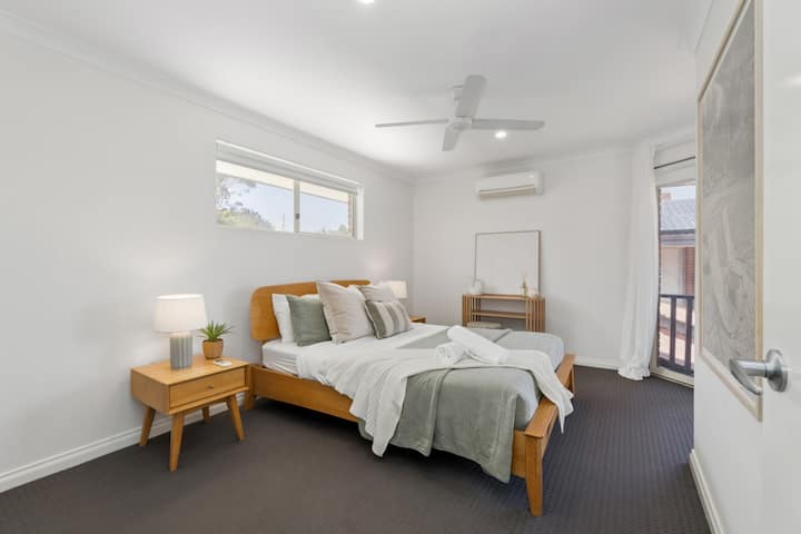 Seaside Townhouse Escape, Stroll To The Sea! - Perth