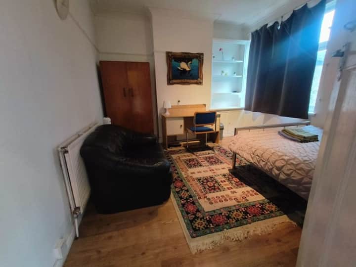Large Cozy & Quiet Room In Wembley Near Stadium - Harrow