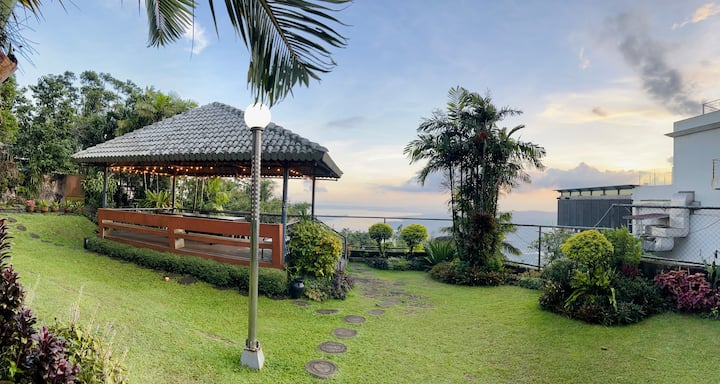Tagaytay House Overlooking Taal Near Sky Ranch - Tagaytay