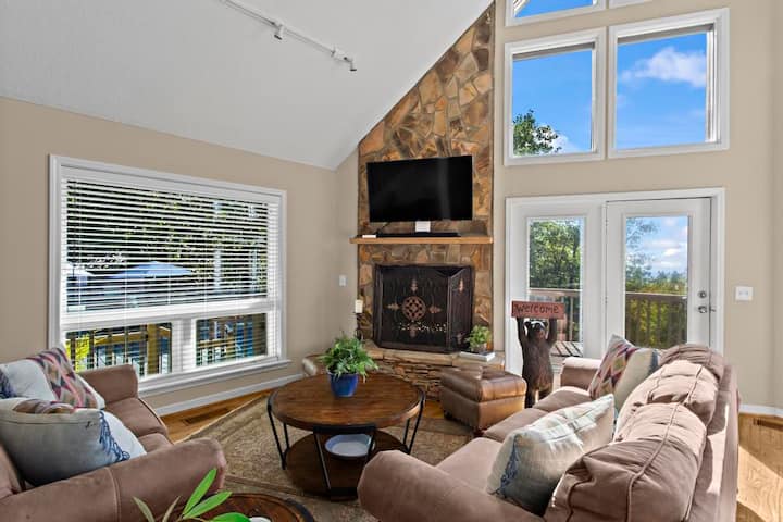 Scenic A-frame | Pool, Hot Tub & Panoramic Views - Summerville, GA
