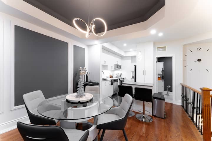 6ix Nest: Entire Modern Home - Ttc & Free Parking - Toronto, ON