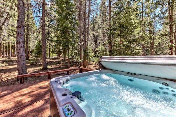 Designer Tahoe Donner Cabin With Hot Tub, Trails - Donner Lake, CA