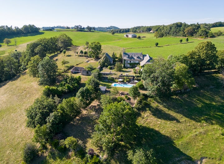 Maison De Famille Avec Piscine - Aubrac - Estaing