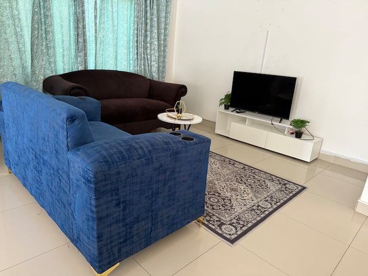Cheerful 3 Bedroom Home With Air Con&fireplace - Gaborone