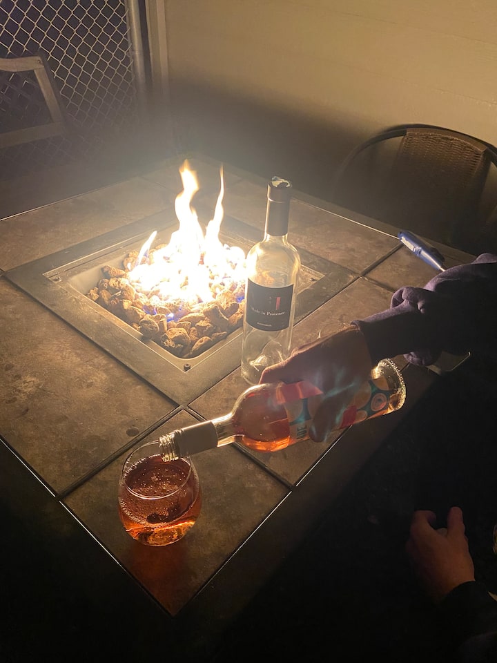 Brookdale Meadows Farmhouse Cutie - 메드퍼드