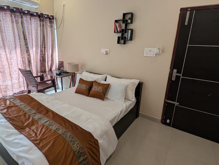 Odyssey Amazing 2bhk With Restaurant - Varanasi