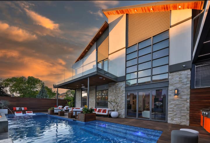 Villa Bobllagio - Luxe Home With Oasis Pool! - Toronto