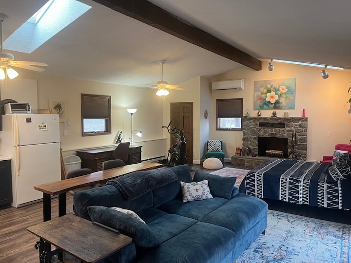 Newly Renovated Loft House W/nice Patio & Backyard - State of New York