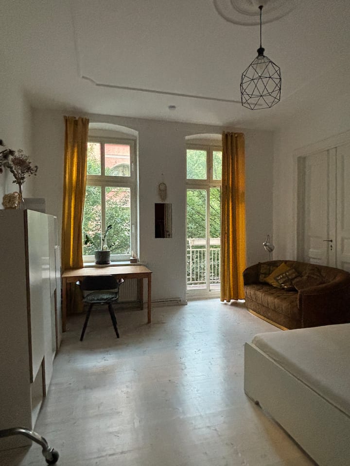 Huge Priv. Room In An Apt W/ Balcony - Women Only - Berlin