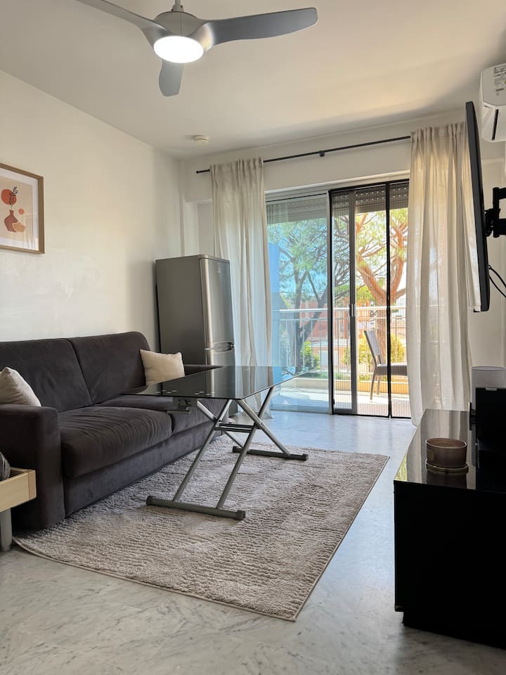 Beau Studio Terrasse Sud Vue Mer, 200 Mètres Plage - Cagnes-sur-Mer
