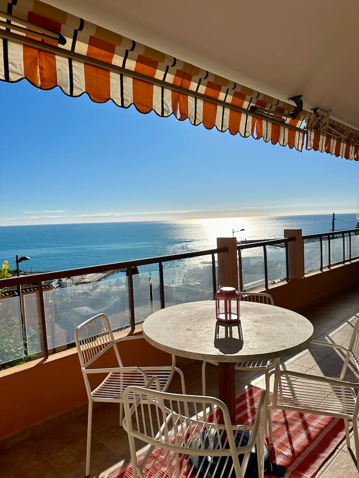 Superbe 2 Pièces Vue Mer Panoramique Et Terrasse - Menton