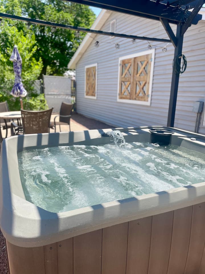 Sandstone Oasis Private Room & Hot Tub - Page, AZ