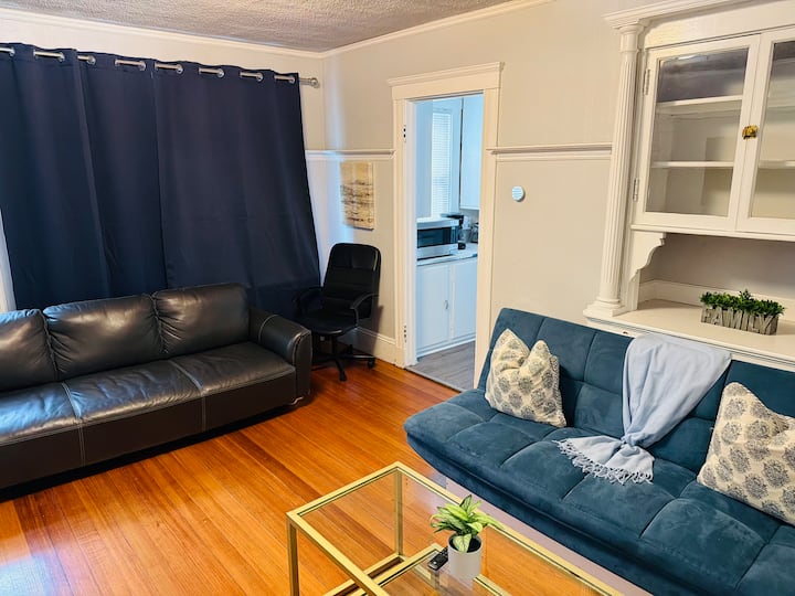 Spacious 4br, Plenty Parking, 15m To Boston - Weston, MA