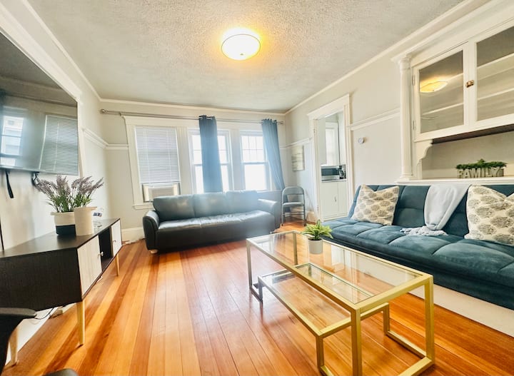 Spacious 4br, Plenty Parking, 15m To Boston - Boston, MA