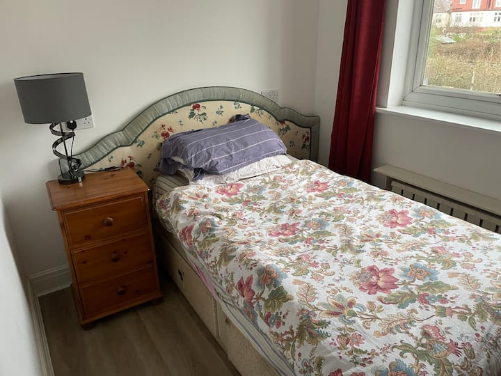 Single Room Overlooking Garden - Kingston upon Thames