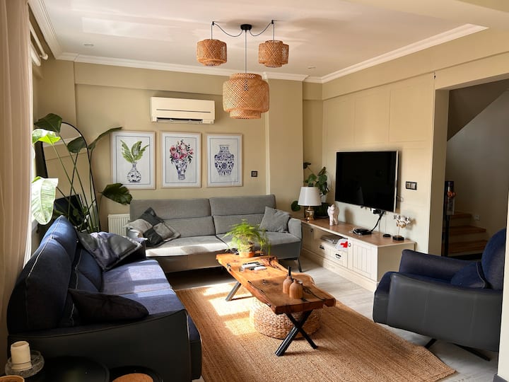 Fethi̇ye Tuzla Mahallesi̇nde  Merkezi̇ ŞEhi̇r Evi̇ - Fethiye