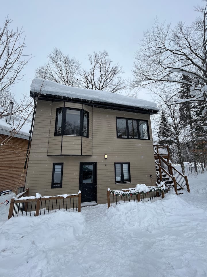 Chalet Au Pied Des Pentes Ski In/ski Out - Stoneham-et-Tewkesbury