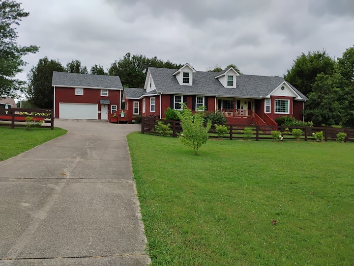 Red Fox Inn-private Escape-minutes To Nashville - Tennessee Renaissance Festival