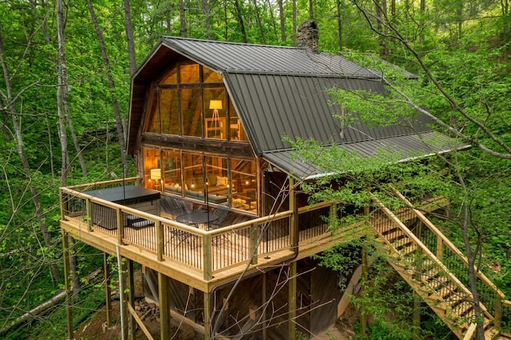 Cozy Mountain Hideaway With Hot Tub & Stargazing - Gatlinburg, TN
