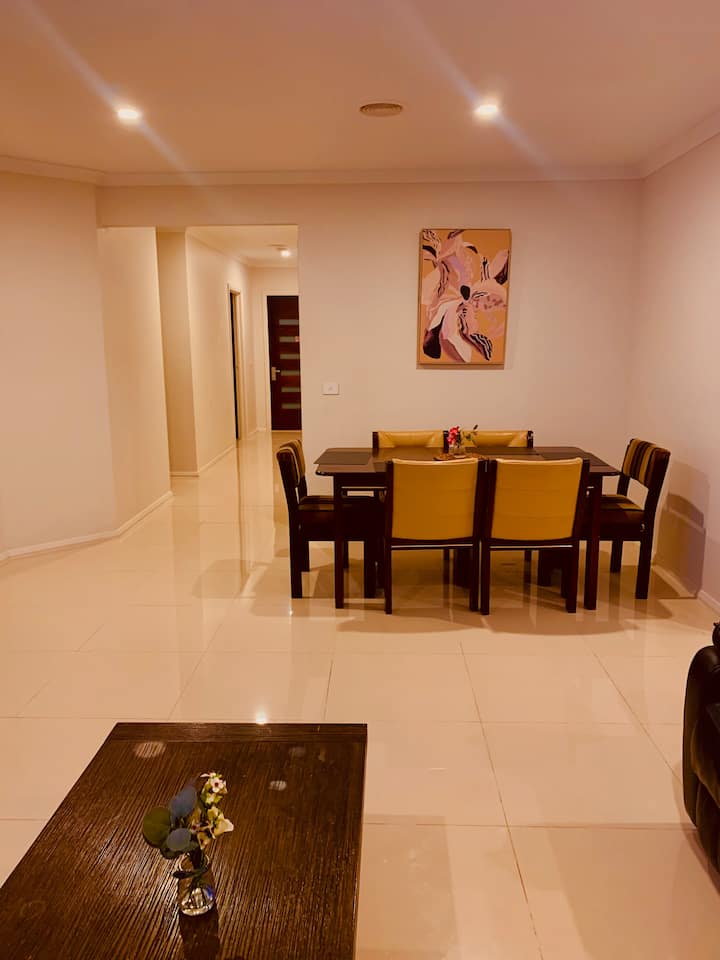 Newly Built Beautiful 4 Bed Room Home - Cranbourne