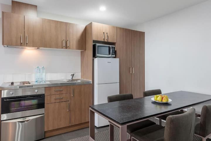 Lovely Two-bedroom Apartment- Low Floor Apartment - Auckland