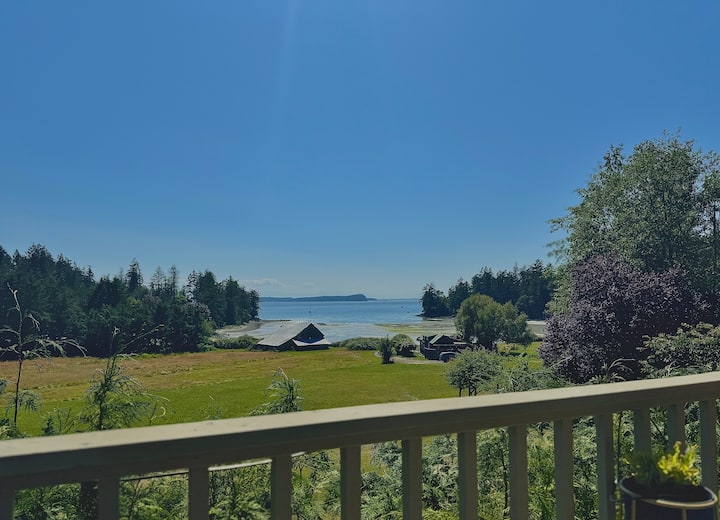 Water Views - Wood Stove - Quiet & Private Stay - San Juan Islands, WA