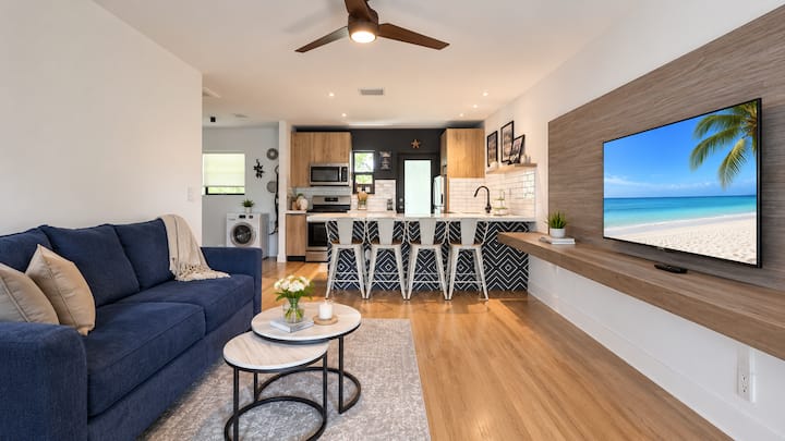 Newly Remodeled | Free Parking | Near Brickell - Coral Gables, FL