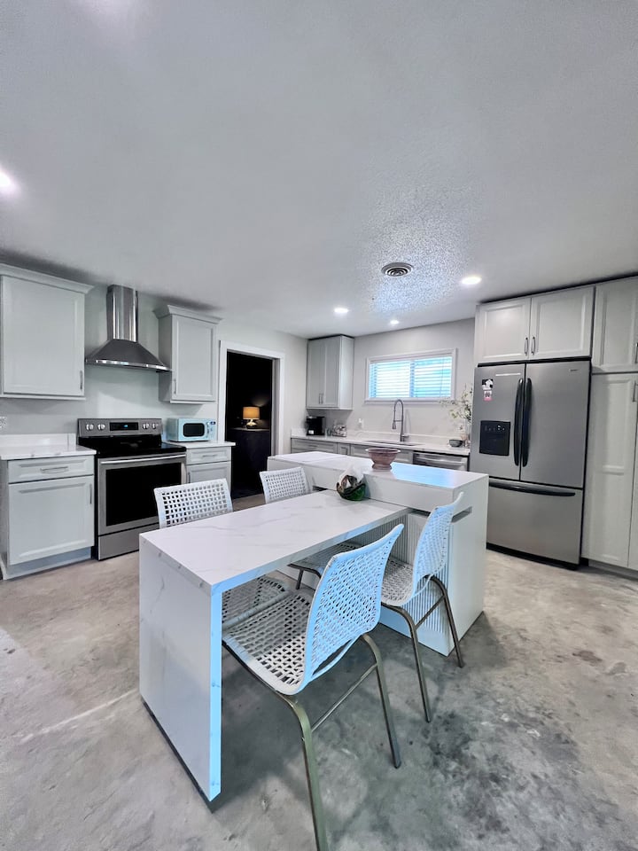 Cheerful Beach Home
2 1/2 Blocks From The Beach. - Bald Head Island, NC