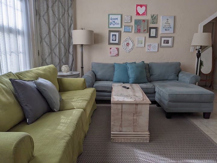 Large 2 Bedroom Unit, Short Walk To Downtown - Saint Petersburg, FL