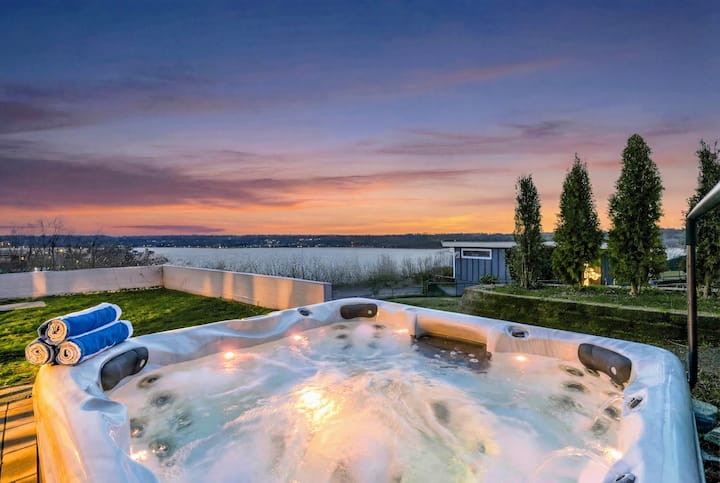 Waterview 4br Home W/hot Tub, Spa Bath & Game Room - Port Orchard, WA