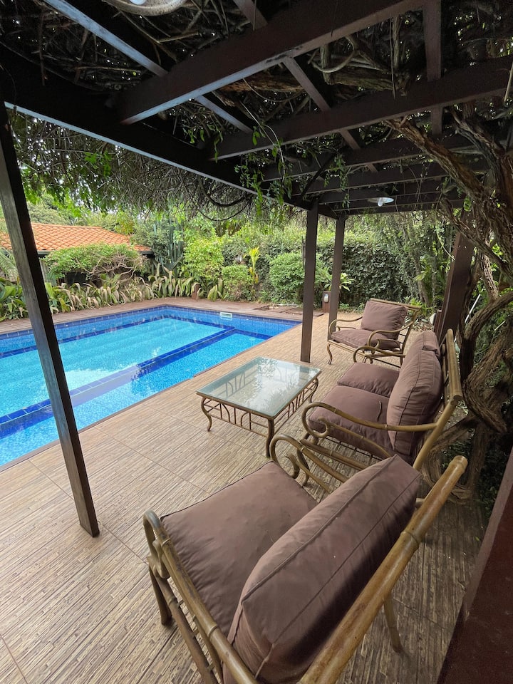 Casa De Verano, Amplio Jardin, Piscina, Y Mas! - Areguá