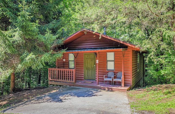 Modern Mini Cabinno Clean Feehot Tub - Pigeon Forge, TN