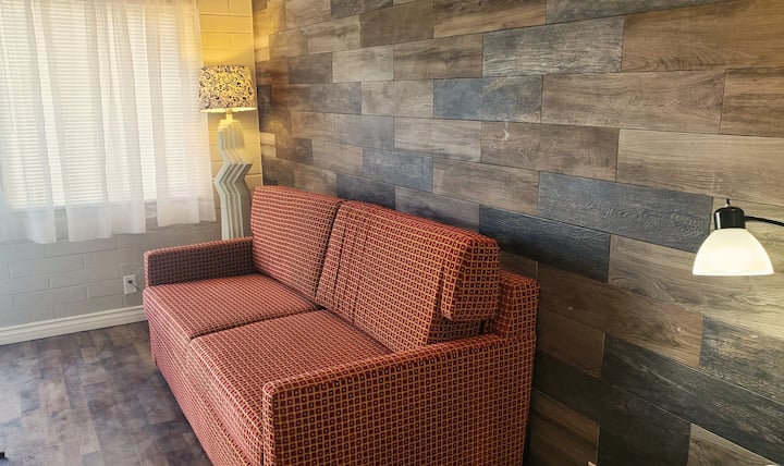 2-spacious 1 Bedroom 1 Bath Home With Free Parking - Las Vegas