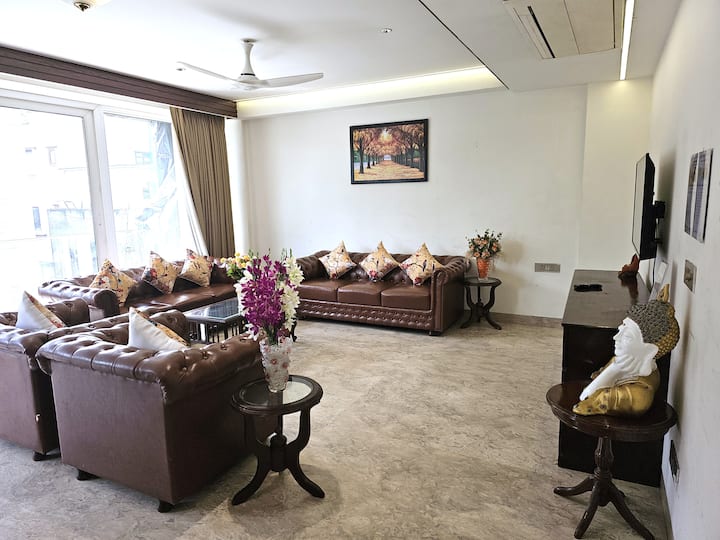 Sts: Luxury 4br Defence Colony Brkfast Cook Parkng - Delhi