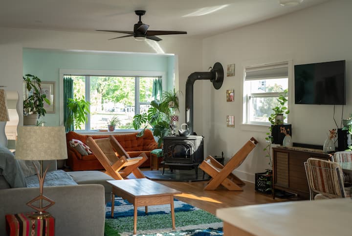 Modern, Two Bed Open Concept Home. Ideal Location - Halifax
