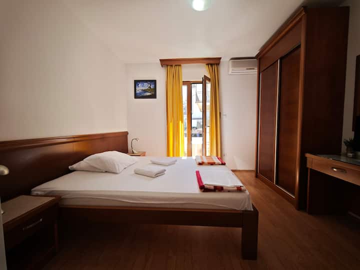 Lovely Double Room With Balcony Near Center - Budva