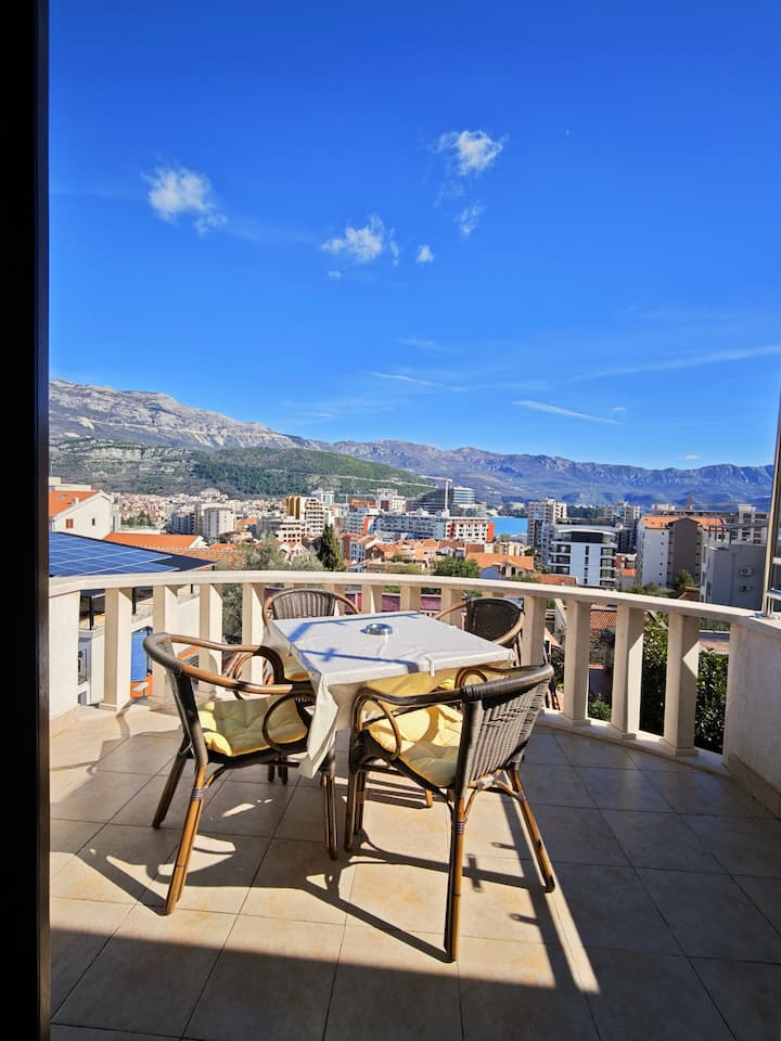 Lovely 2-bedroom Apartment  -Free Parking Space - Budva