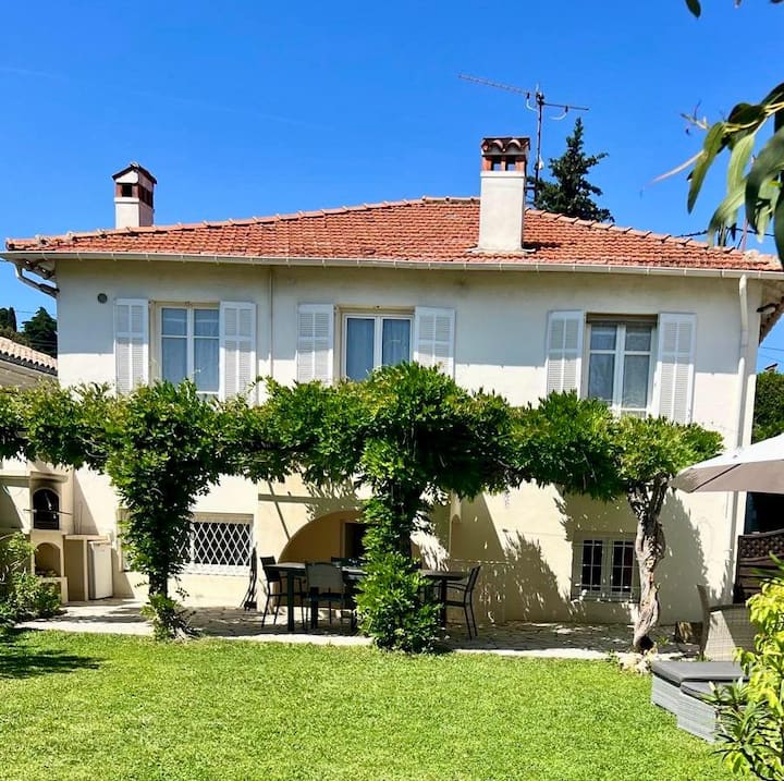 Belle Villa Avec Jardin Antibes Centre-ville Calme - Alpes-Maritimes