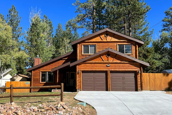Fox Farm! Pool Table! Ev Charger! Fenced Yard! - Big Bear Lake, CA