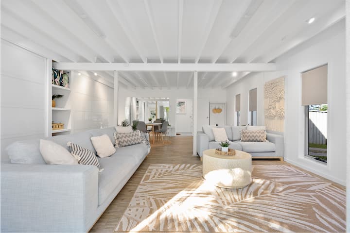 Spacious Coastal Retreat - 10 | Pacman | Fireplace - Maroochydore