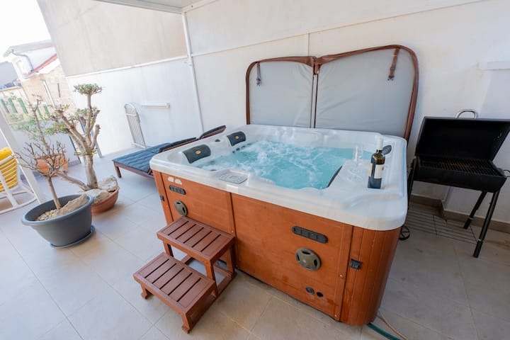 Luxury Apartment With Hot Tub In Vodice Downtown - Tisno