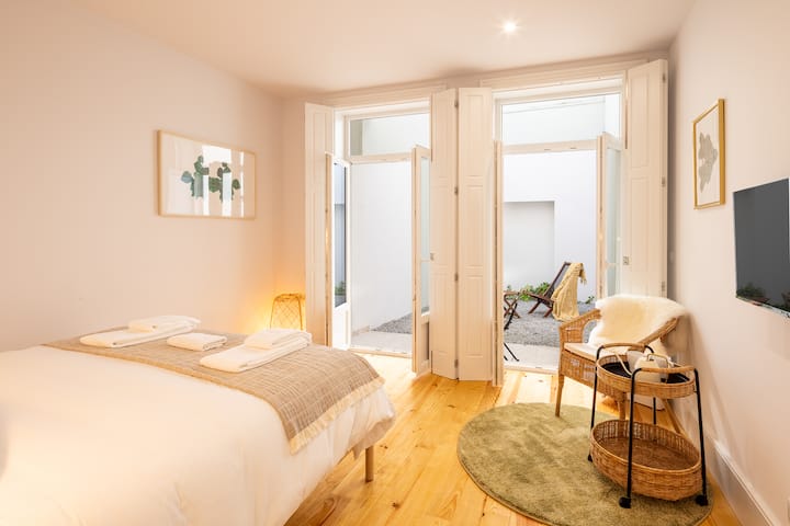 Historic Studio Romantic Private Patio - Porto