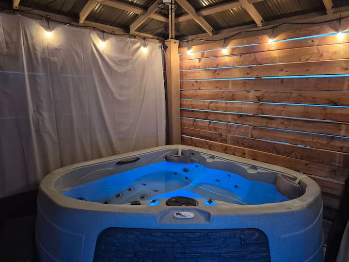 Private-2bdrm Suite With Pool, Hot Tub & Sauna - Fredericton