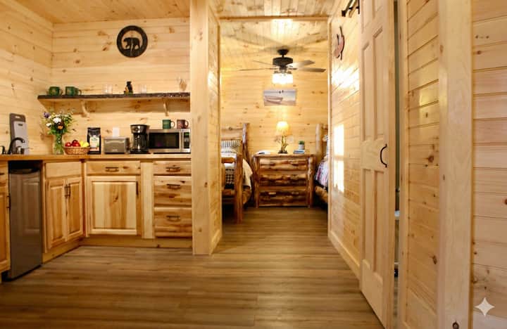 Spacious Family Suite Near Lake, Pool & Kayaks - Lake George, NY