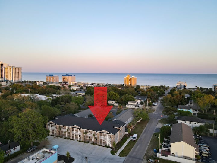 Walk To Beach 4br | Sunny Balcony | Free Parking - Myrtle Beach, SC