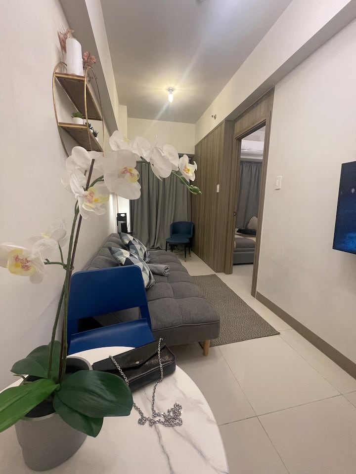 Minimalist 1br Condo W/ Balcony And Pool - Manila