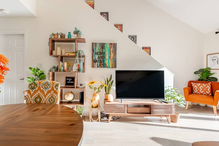 70s Chic - Retro Kits Loft Steps From The Beach! - Vancouver Aquarium