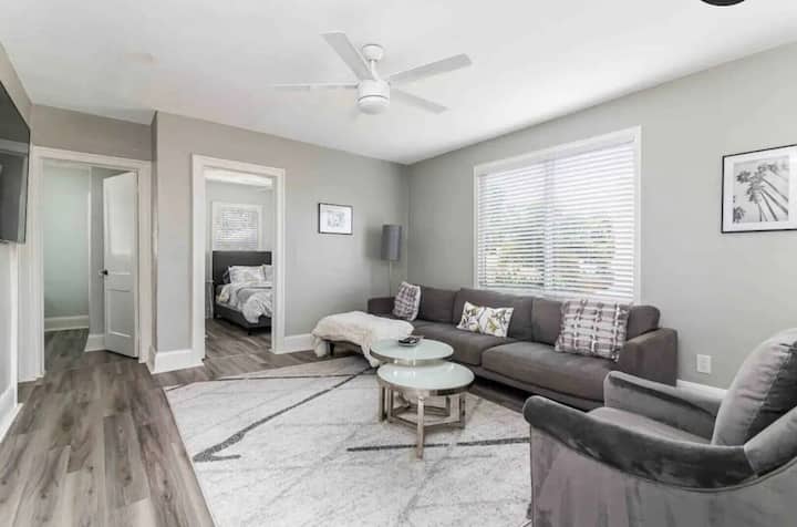2/1 Minutes From Beach/downtown/airport - Atlantis, FL