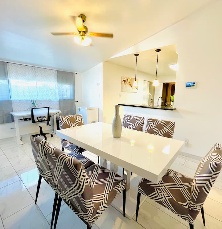 7 Beds Fantastic Flaming Hot House W/pool To Cool! - Las Vegas, NV